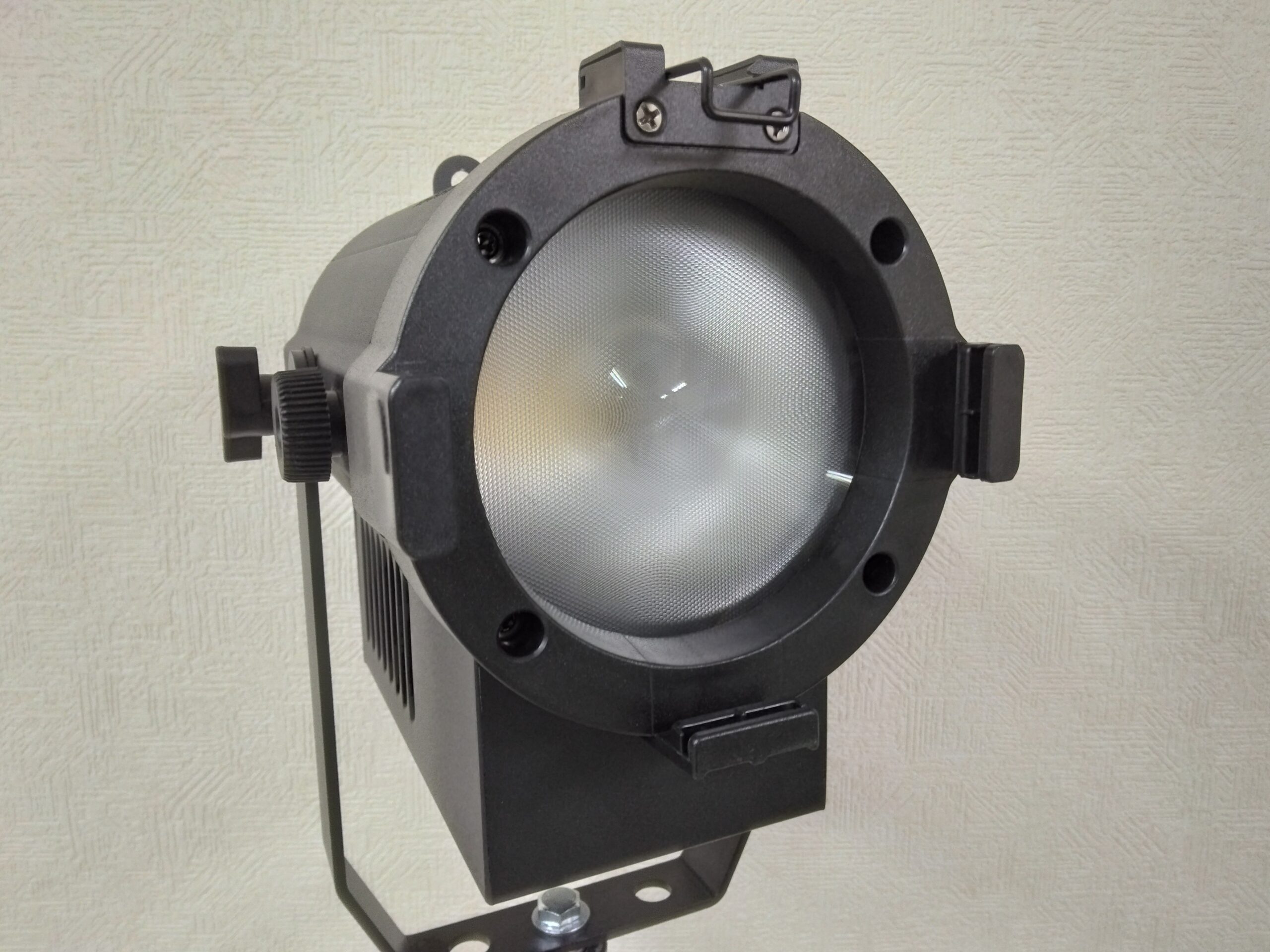 MINI FRESNEL 50T ZOOM – GONG INTERNATIONAL
